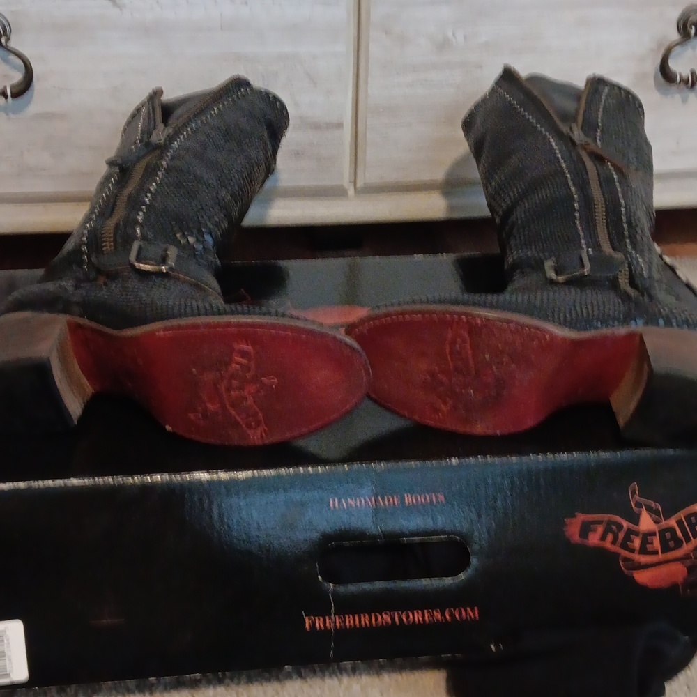 Freebird Carson Black Snake Size 8 - Gem